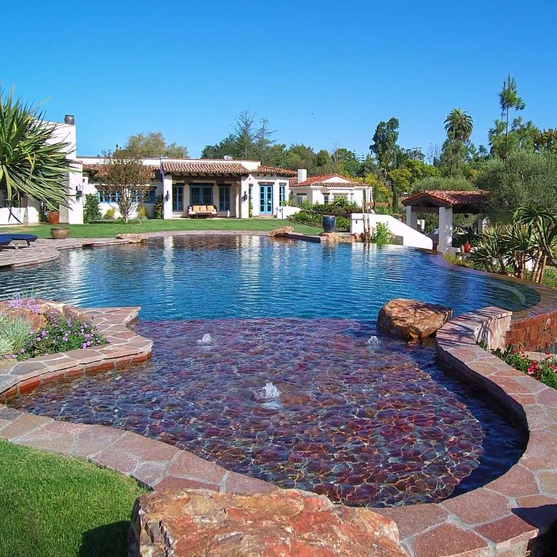Swimming Pool Gallery: Custom Pools & Spas
